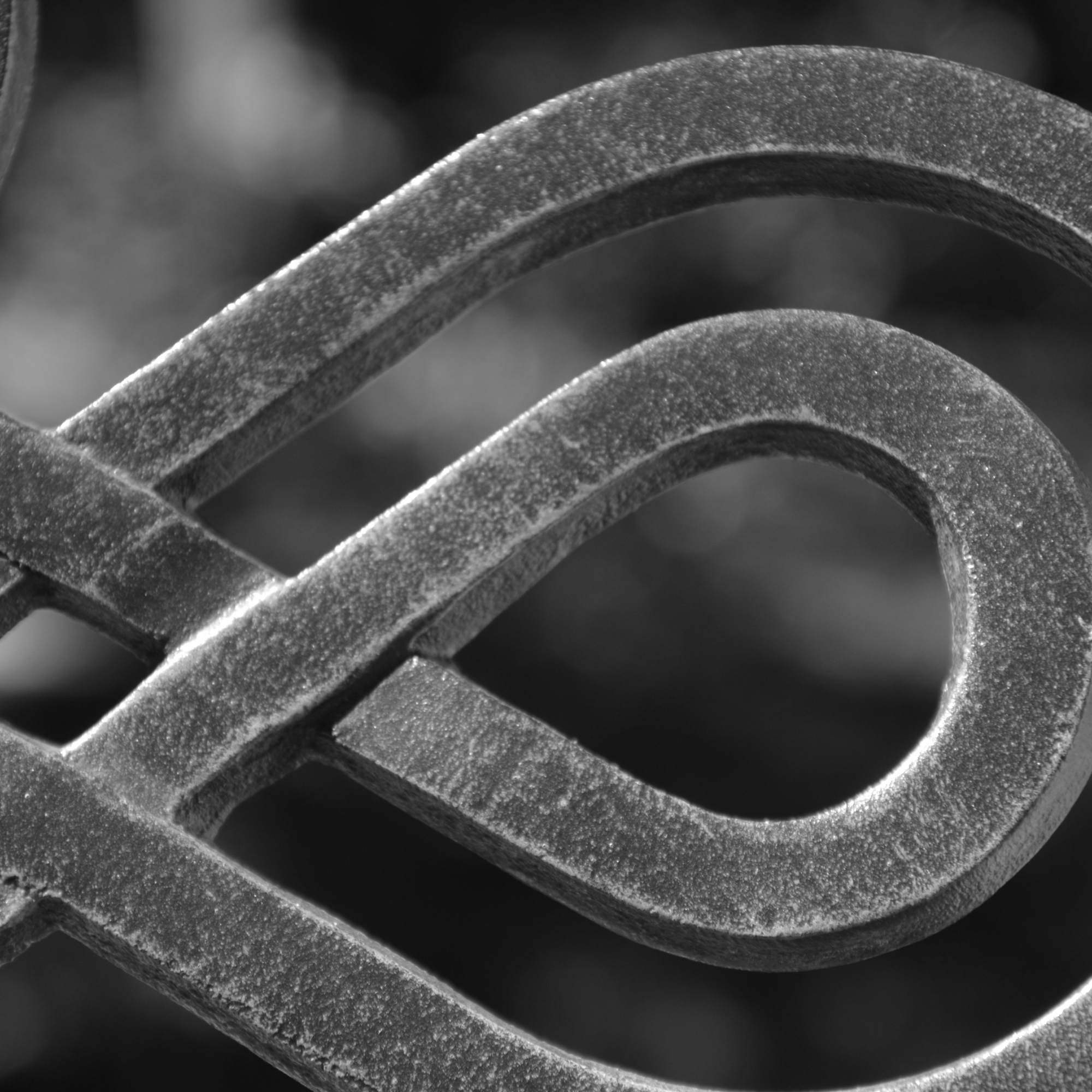 What's The Difference Between Cast Iron and Wrought Iron? - Vintage ...