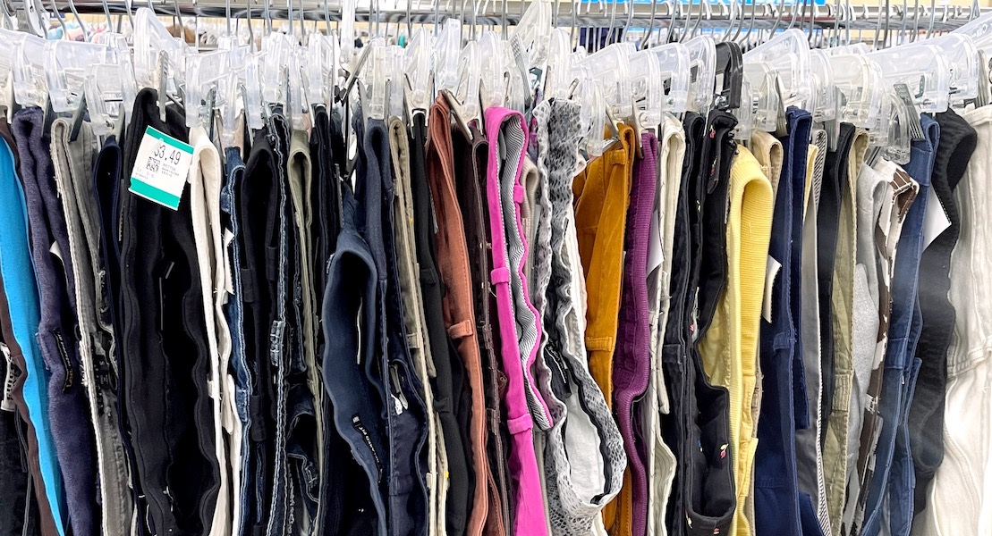 7 Reasons Buying Secondhand Clothing Rocks Your World - Vintage Unscripted